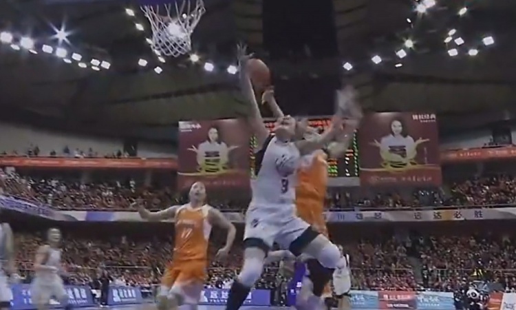 众媒体人质疑WCBA总决赛G3判罚：潘臻琦封盖李梦&黄思静第5犯-直播吧