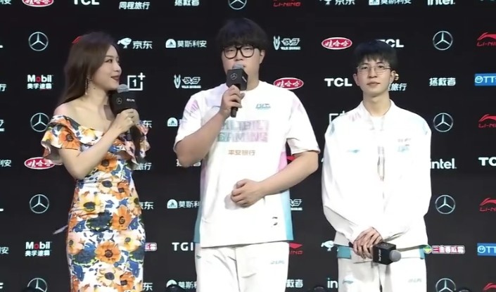 Elk、Bin采访：目标肯定是英国 如果能到决赛带冠军去也不是不行-直播吧