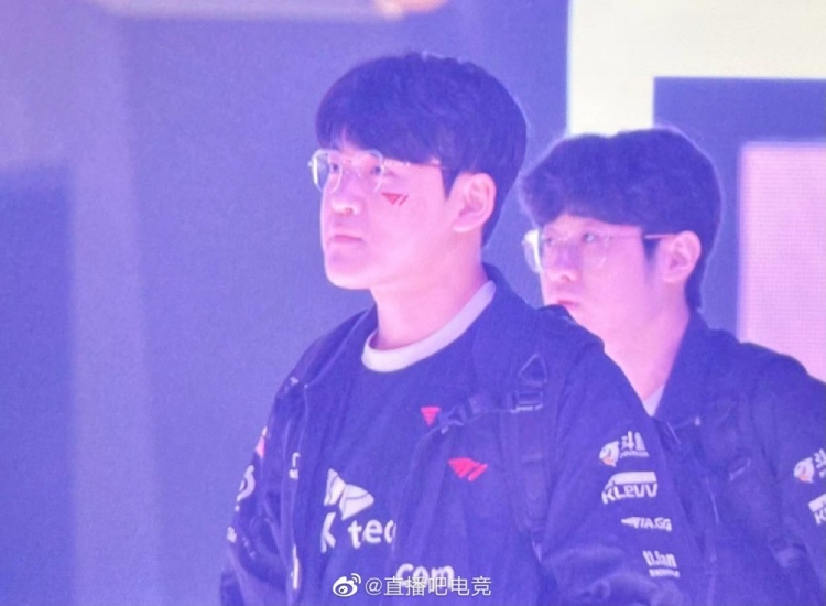 LCK春季决赛选手图片：Gumayusi再次在脸上贴了T1队标！-直播吧