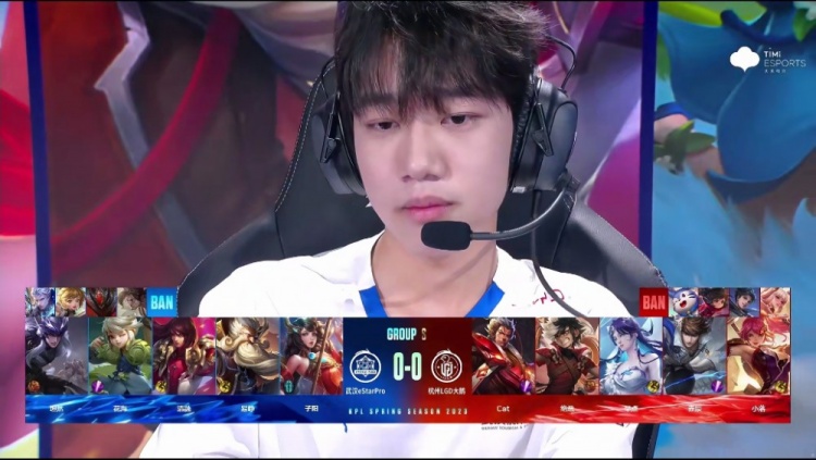 🎮小落花木兰完美蹲草位置杀光eStar众人！LGD 1-0 eStar-直播吧