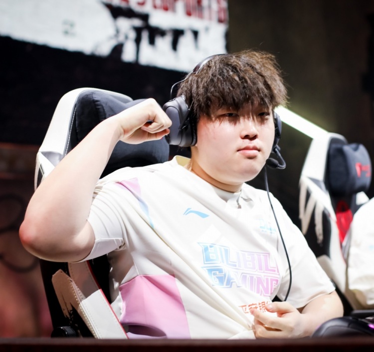 BLG分享上野的场下互动 Bin：我觉得彭立勋挺可爱的啊！-直播吧