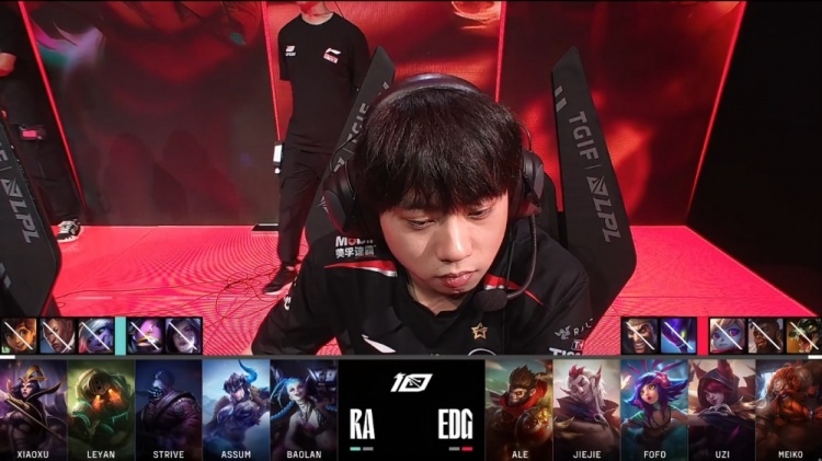 🎮真·人机局 Uzi逆羽翱翔无人可挡 FOFO妮蔻花影绽放 EDG2-1RA-直播吧