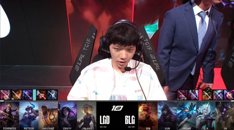 🎮Elk厄斐琉斯烟花爆炸 Xun佛耶戈王剑乱砍 BLG先下一城-直播吧