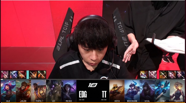 🎮相信Uzi！Uzi卡莎疯狂操作 UCAL沙皇献投名状 EDG完成翻盘-直播吧