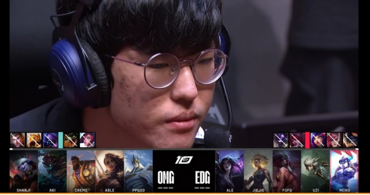 🎮迷之BP中上全炸Uzi卡莎毫无输出位置 OMG双C接管比赛拿下首局-直播吧