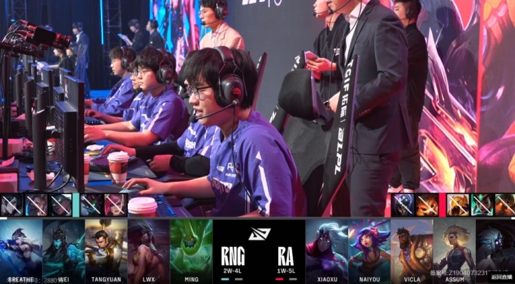 🎮太有实力了徐神！xiaoxu奎桑提团战一夫当关助RA击败RNG-直播吧