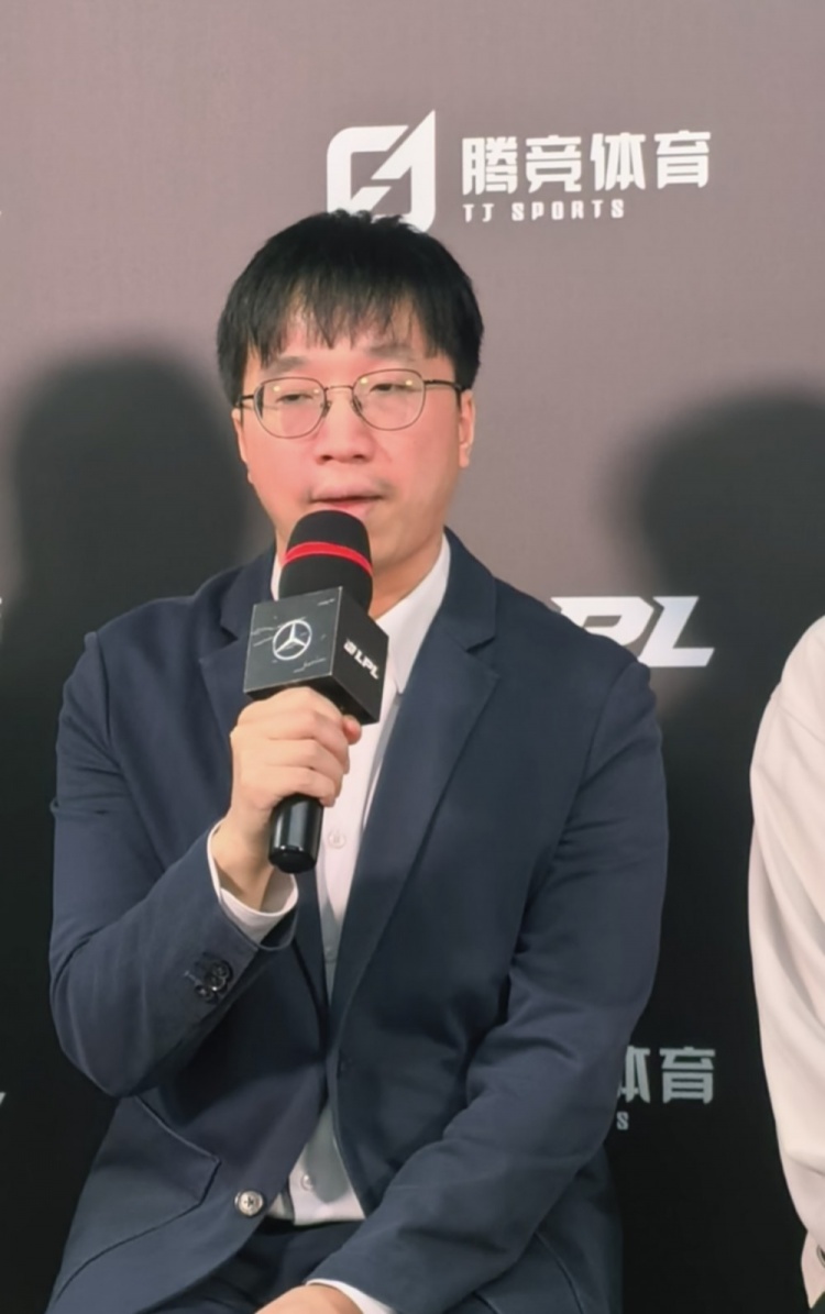 粉丝比教练还懂选手？AL主教练Tabe：现在搞科研是为了以后考虑-直播吧