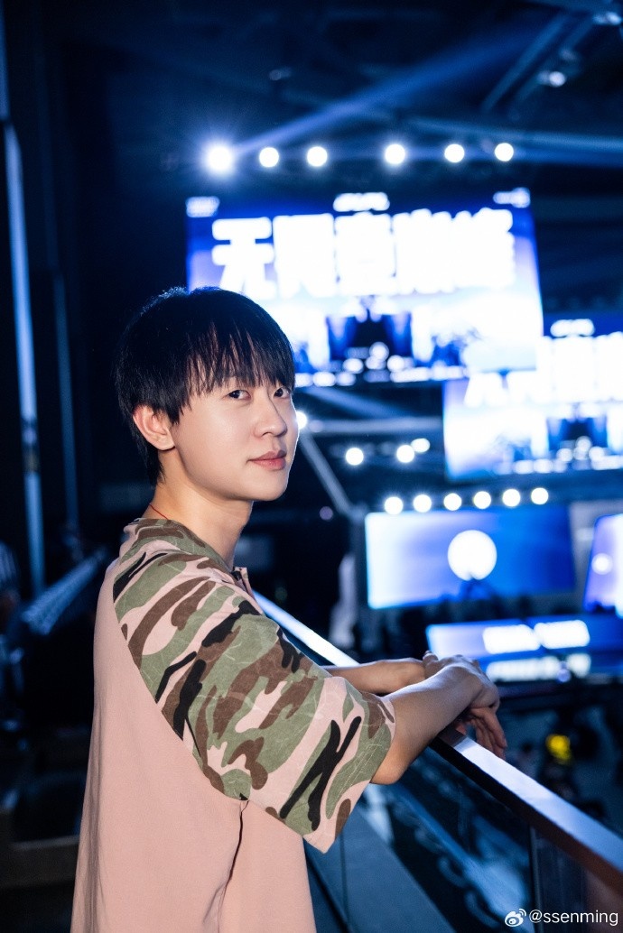 Ming发布LPL赛场返图：季后赛打工日记Day5 当战歌响起……-直播吧