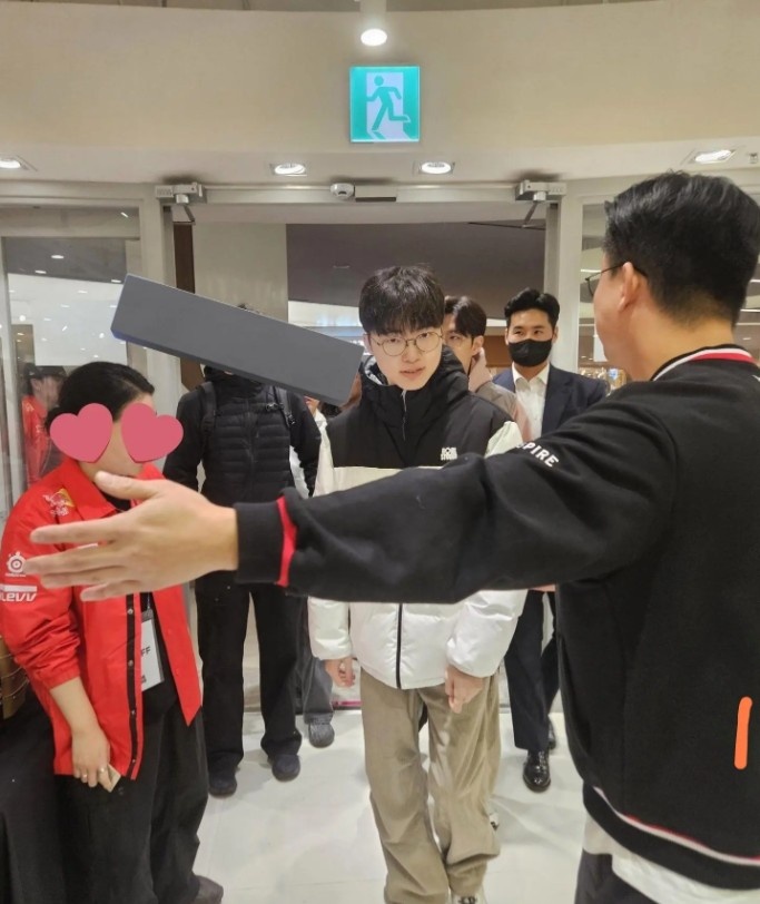 韩国网友晒照T1.Faker Oner参加活动：返图-直播吧手机版