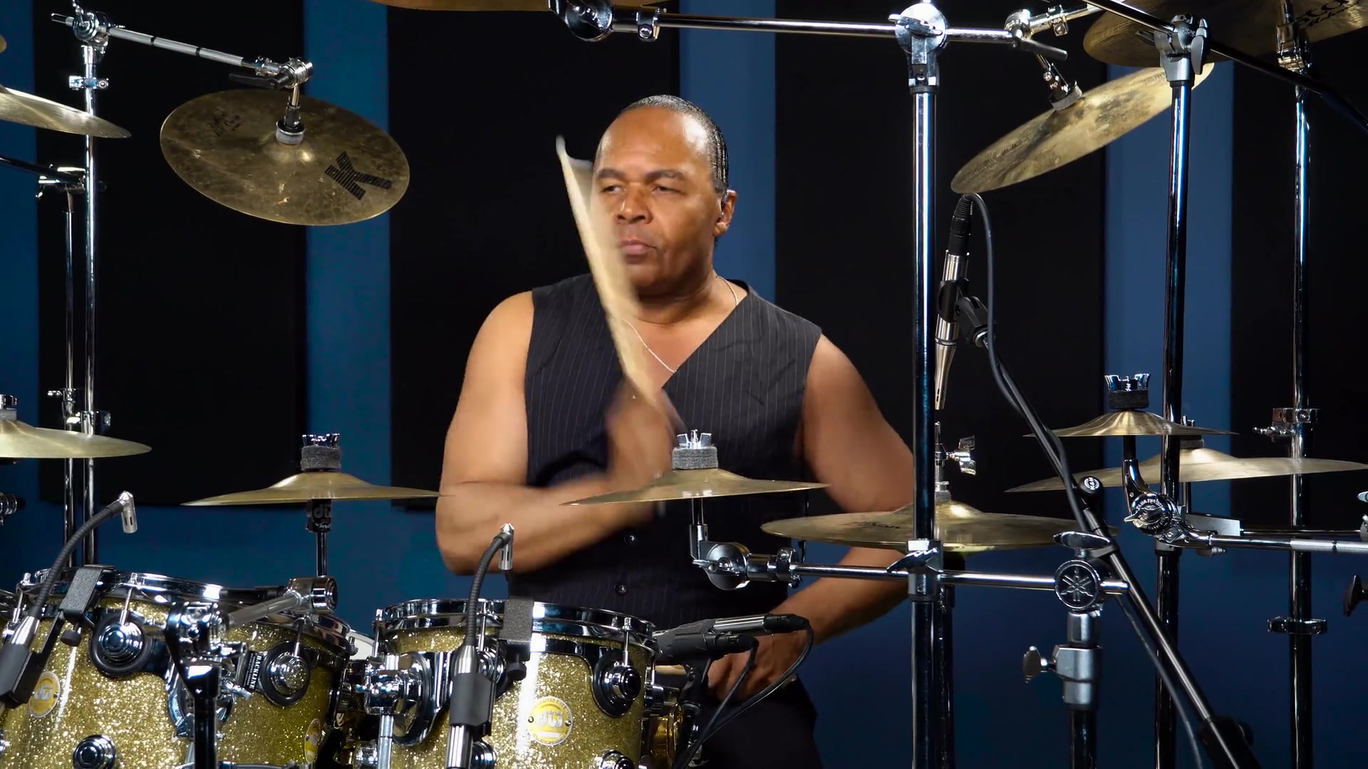 MJ的御用鼓手Jonathan Moffett神级律动演绎Beat It-直播吧zhibo8.cc