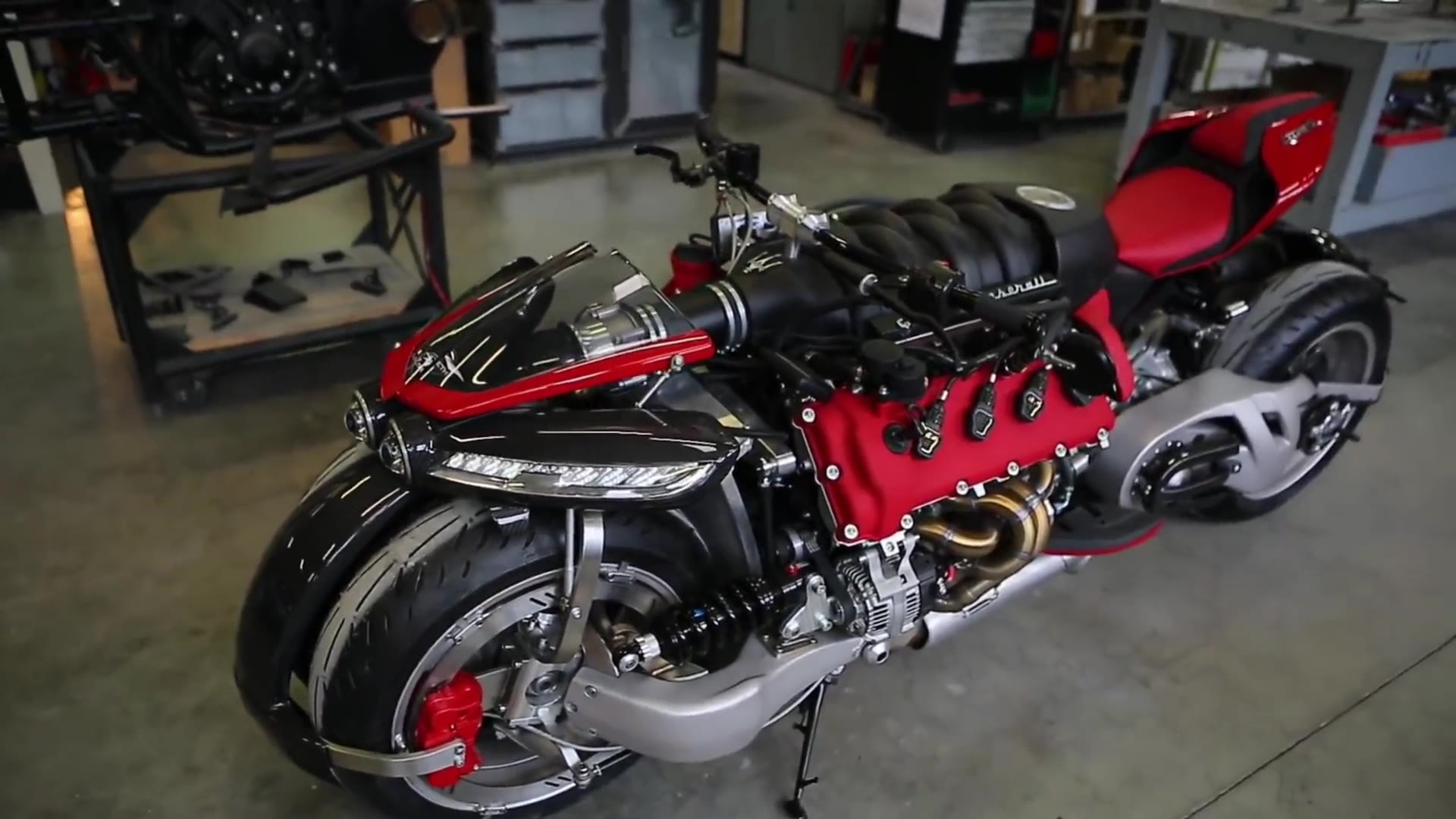 没人可以拒绝大排量，没有空气动力学，只有大力出奇迹-直播吧zhibo8.cc