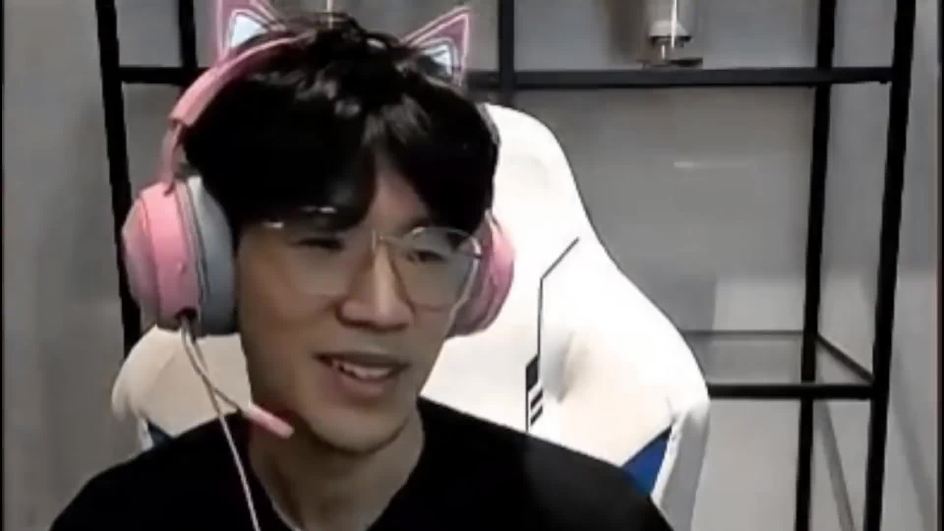 shy哥遭遇想成为自己的粉丝，开启认真模式：尊重每一位TheShy-直播吧