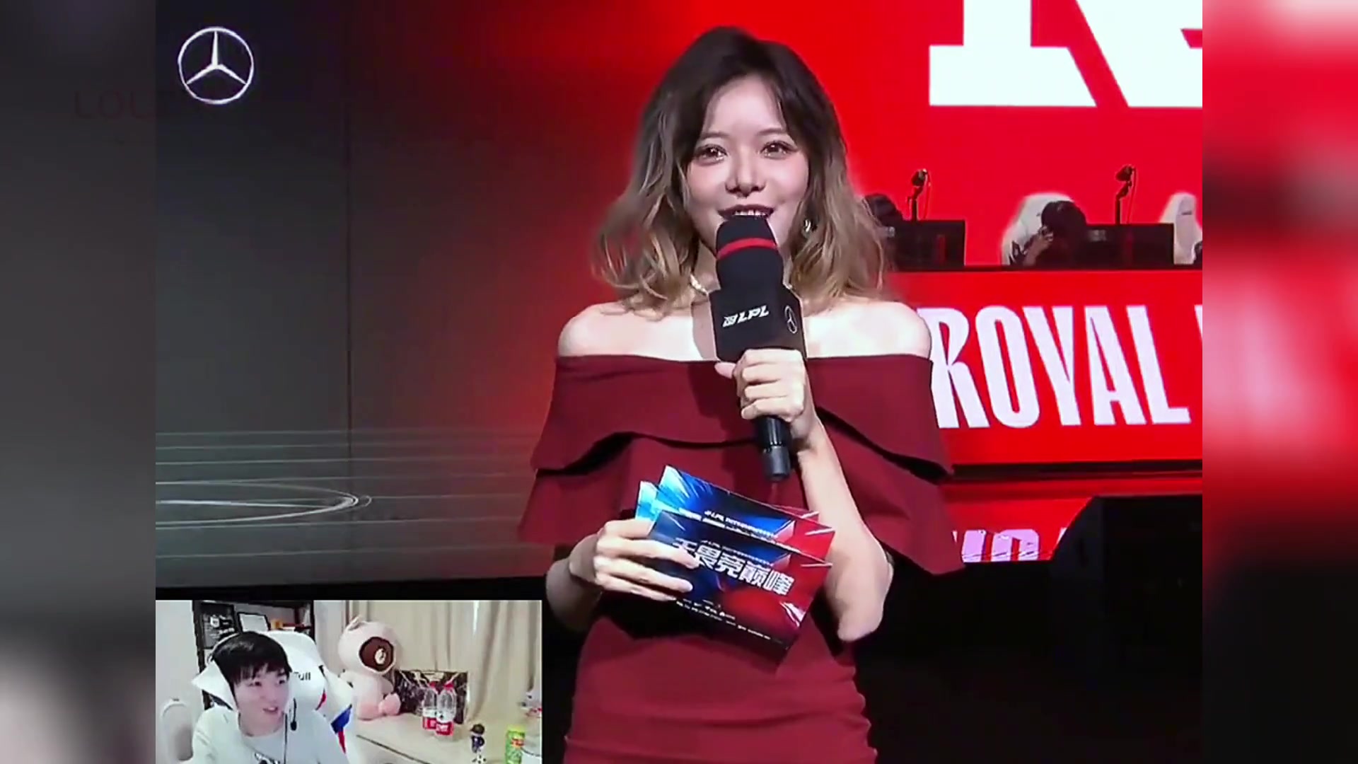 众人评价骆歆出场Pose，领先LPL十个版本 957：她给选手开个班吧-直播吧