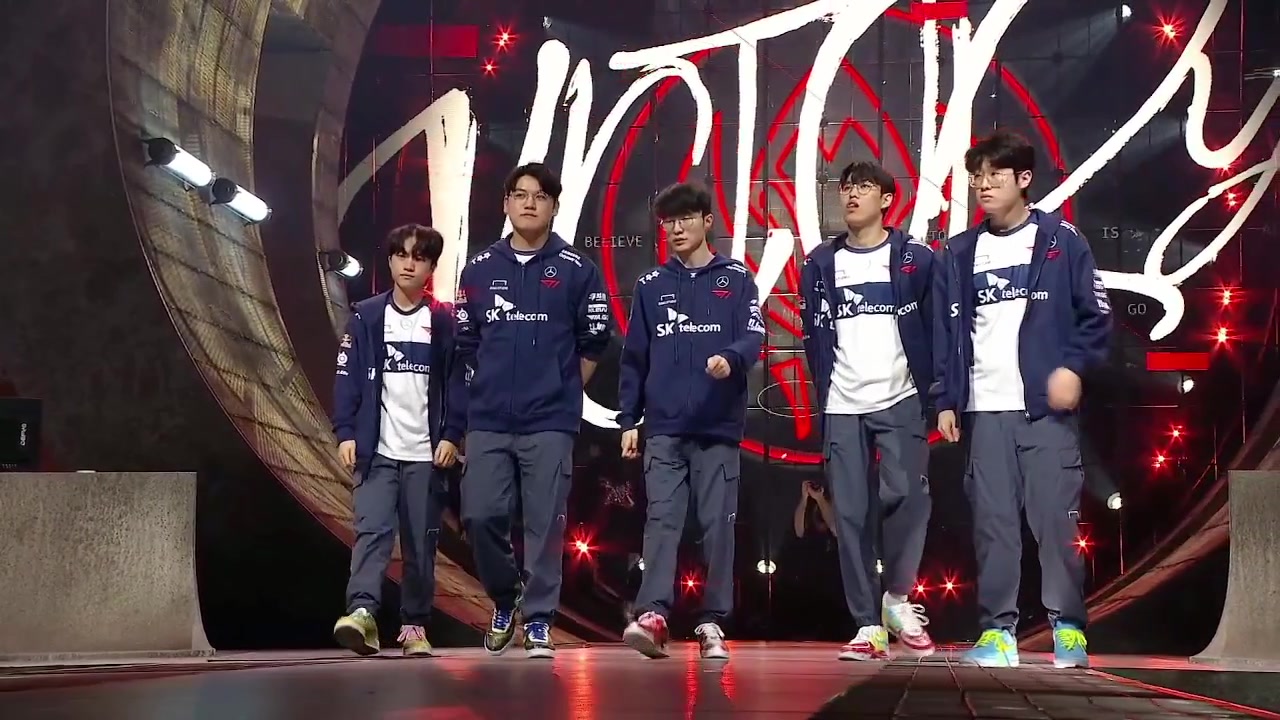 PCS解说评T1退场：他们是世界粉丝最多的队伍，也承受着最大压力-直播吧